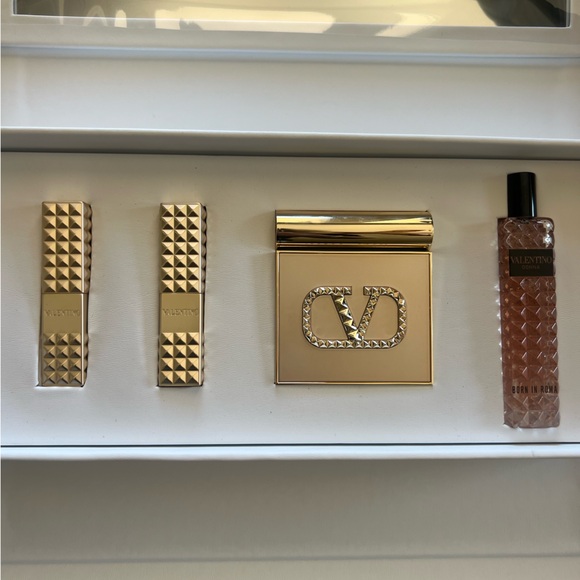 Dior | Other | Dior White Box With Gold Logo Filled With Over 20 In ...